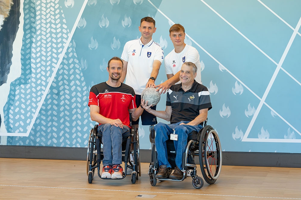 Paralympics-Star Marcel Hug bei Krückenfußballern - Don Bosco