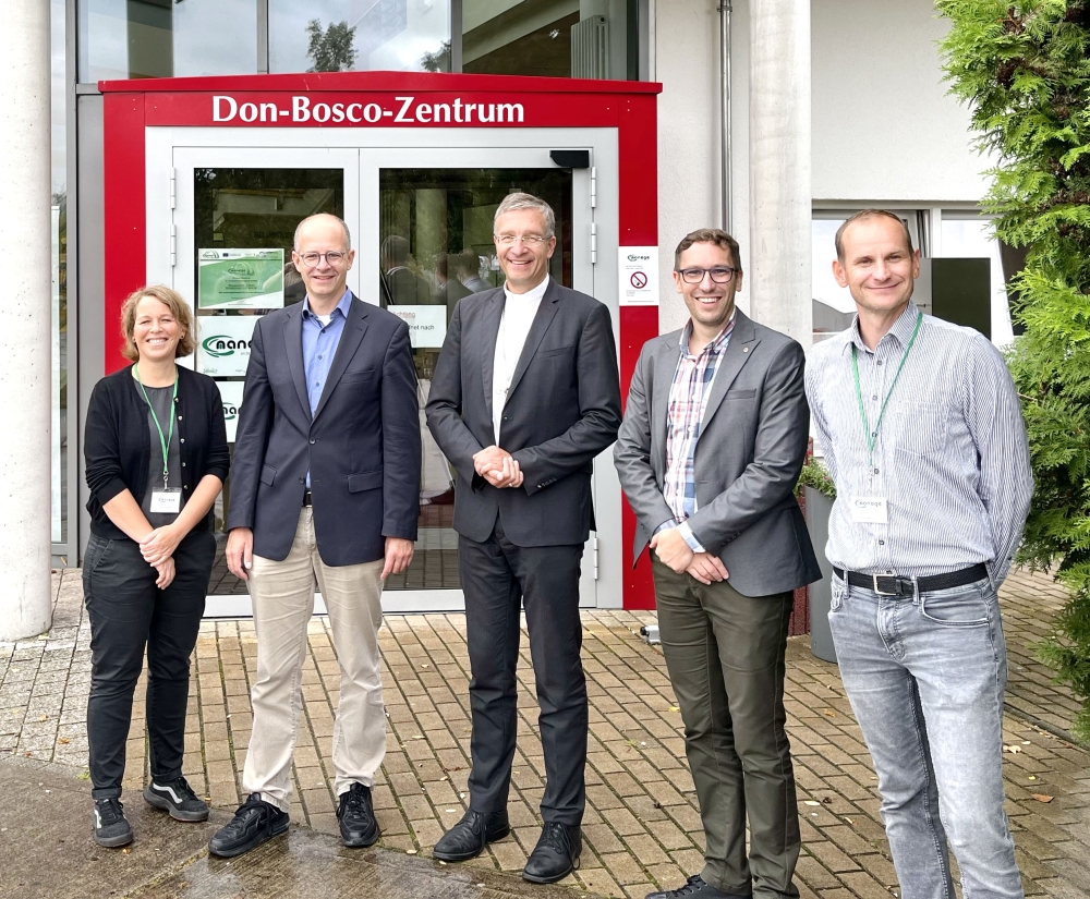 Bischof Gerber und M. Brand MdB besuchen Manege - Don Bosco